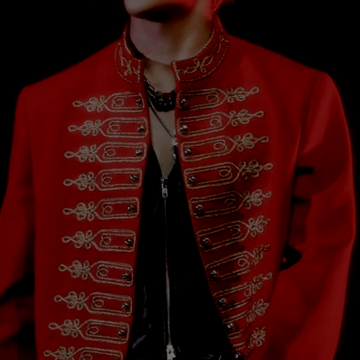 𝐴 𝑆𝑦𝑚𝑝𝘩𝑜𝑛𝑦 𝑜𝑓 𝑅𝑒𝑑, 𝐵𝑙𝑎𝑐𝑘, 𝑎𝑛𝑑 𝐿𝑢𝑥𝑢𝑟𝑖𝑜𝑢𝑠 𝐺𝑜𝑙𝑑. | by Oscario Timothy | Feb, 2024 | Medium