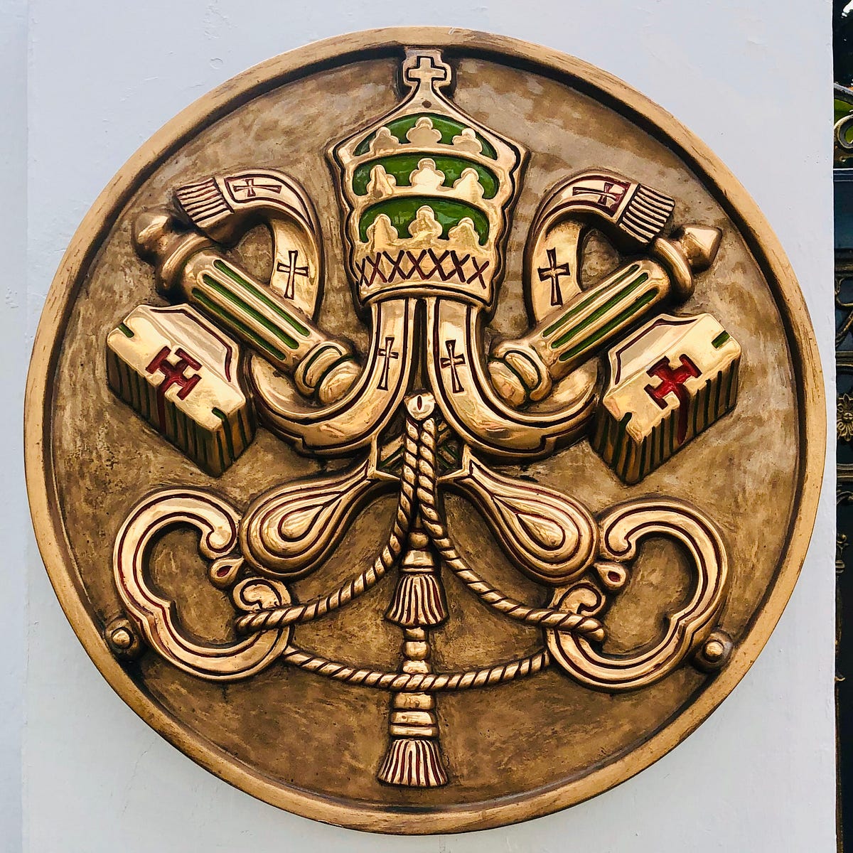 ความหมายของตราประจำสำนักวาติกัน. ความหมายของตราประจำสถานทูตสำนักวาติกัน… | by Kanok ...