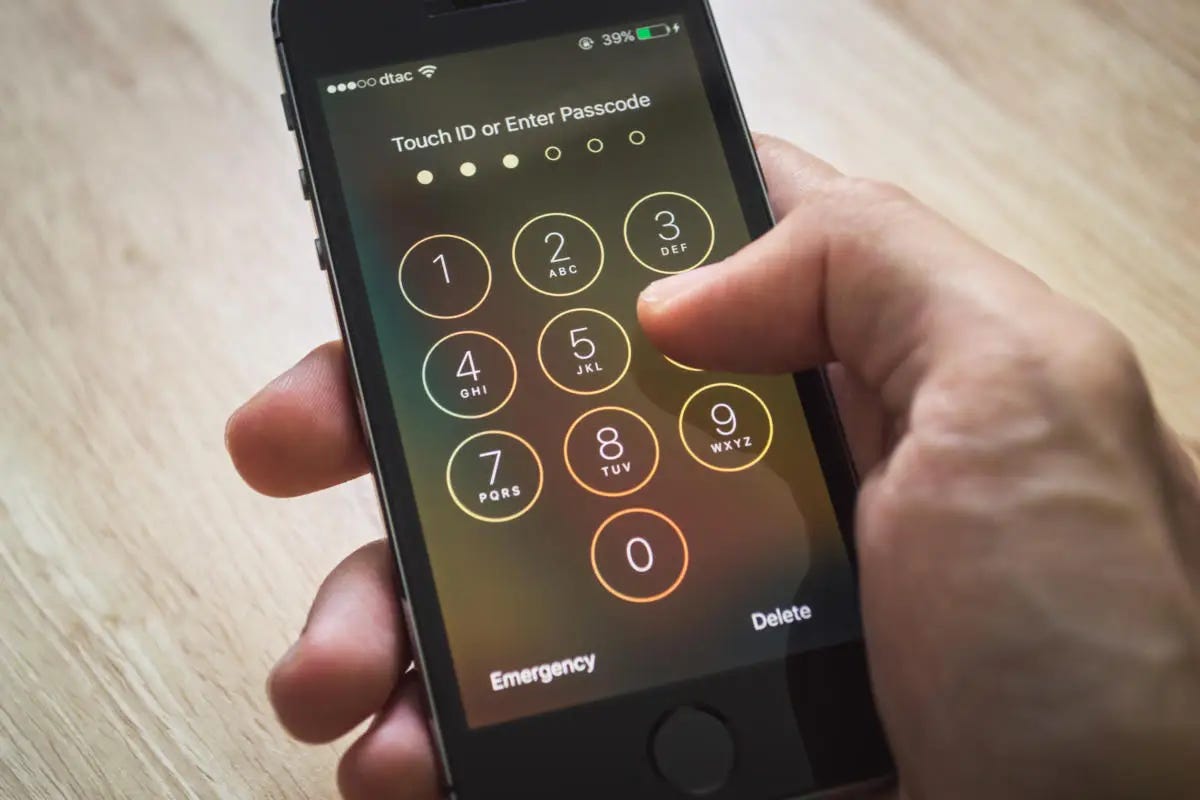 Scam Alert: Thieves Stealing iPhone Passcodes and Draining Bank ...
