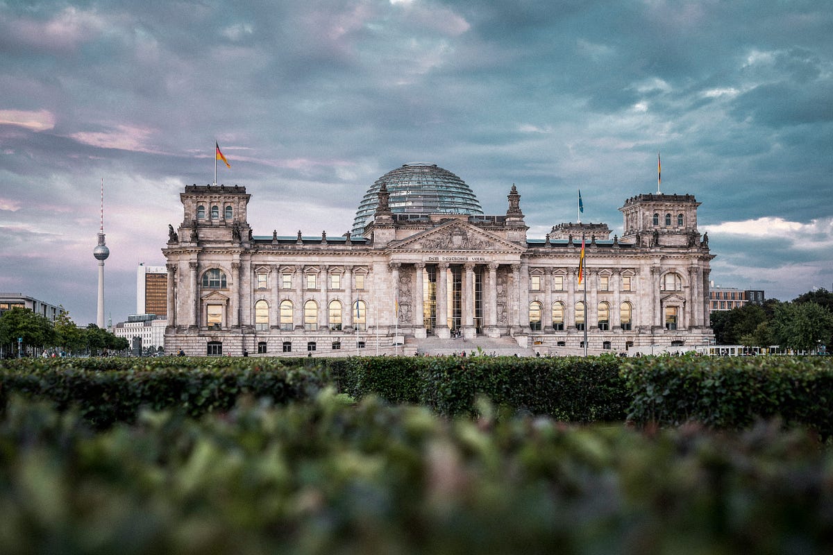 Zwischen AfD-Frust und Regierungsverantwortung | by Thelen Sonja | Medium