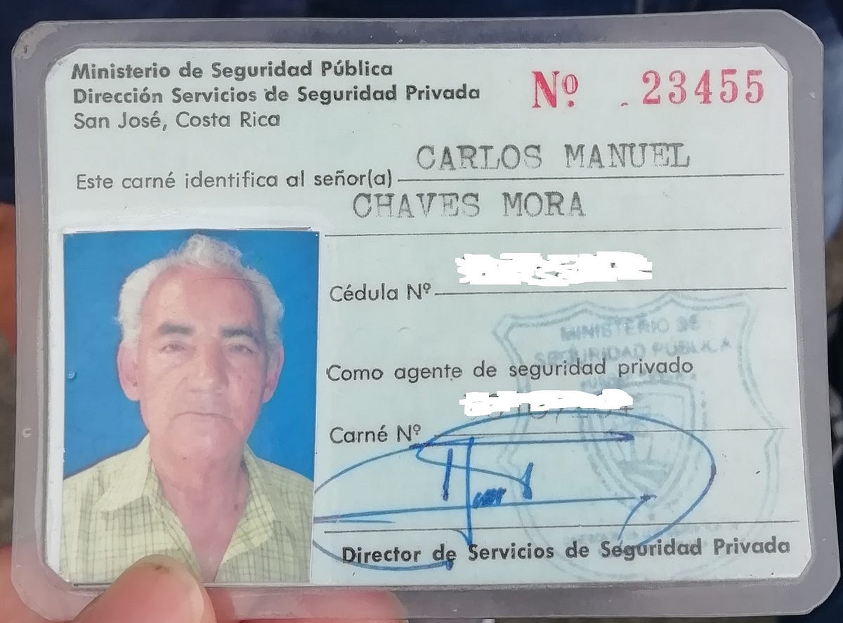 El rostro de un vigilante mayor. · En Costa Rica 1 de cada 10 personas ...