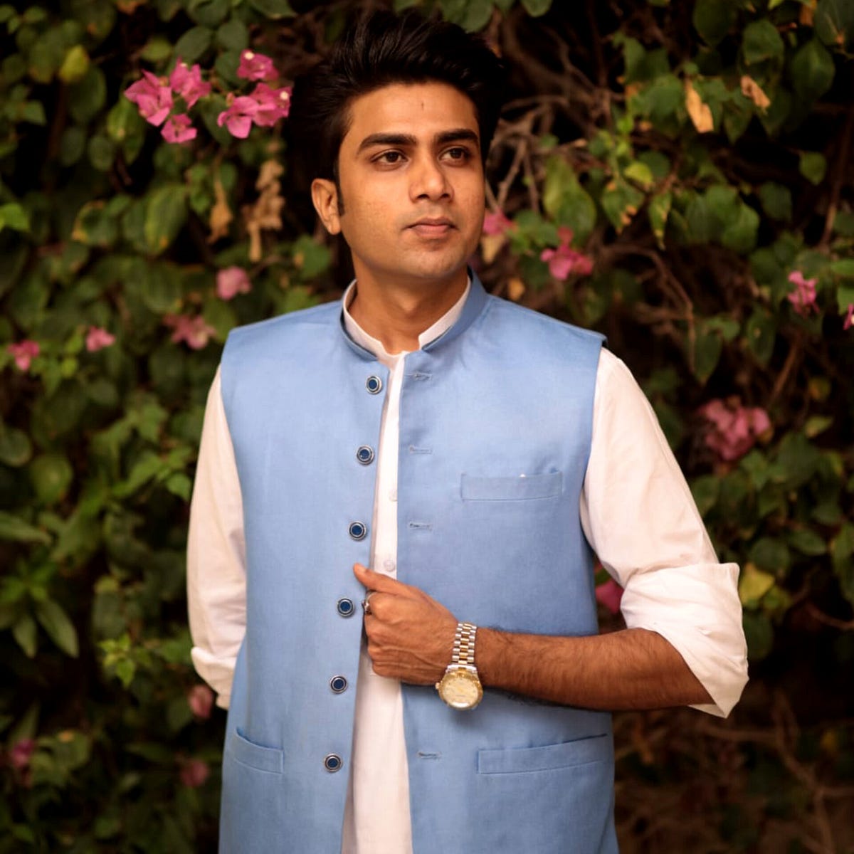 Wahab Hassan: The News Navigator – Unraveling the Journey of an Anchor ...
