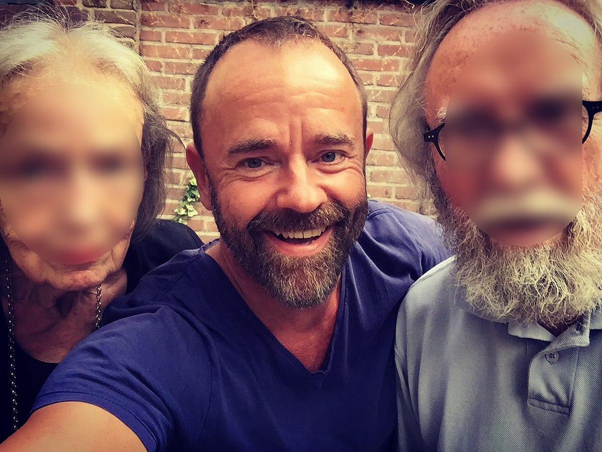 Oud gif.. Mijn moeder deed open, en ik schrok me… | by MarnixAmsterdam ...