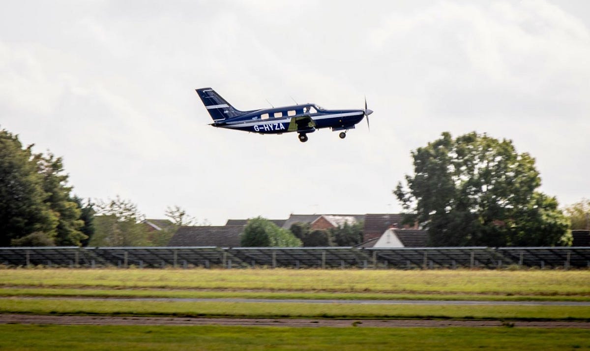 World’s First Hydrogen-Powered Passenger Plane Lifts Off On Maiden Zero ...