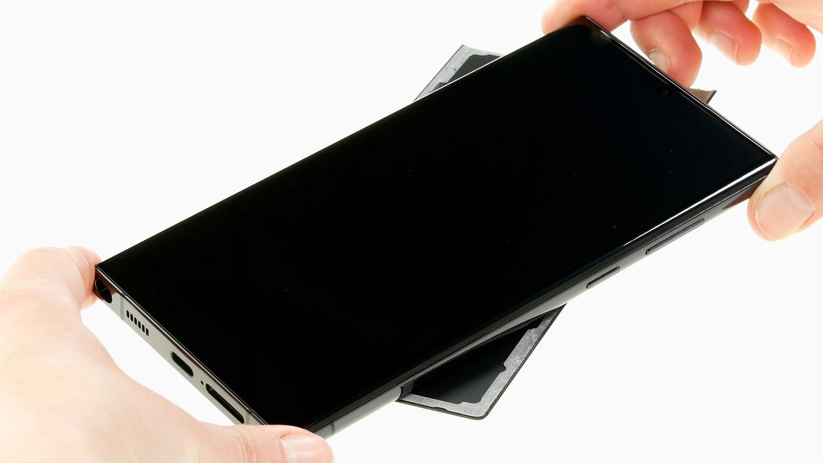 Samsung Galaxy S22 Ultra is a Bold Experiment with Different ...