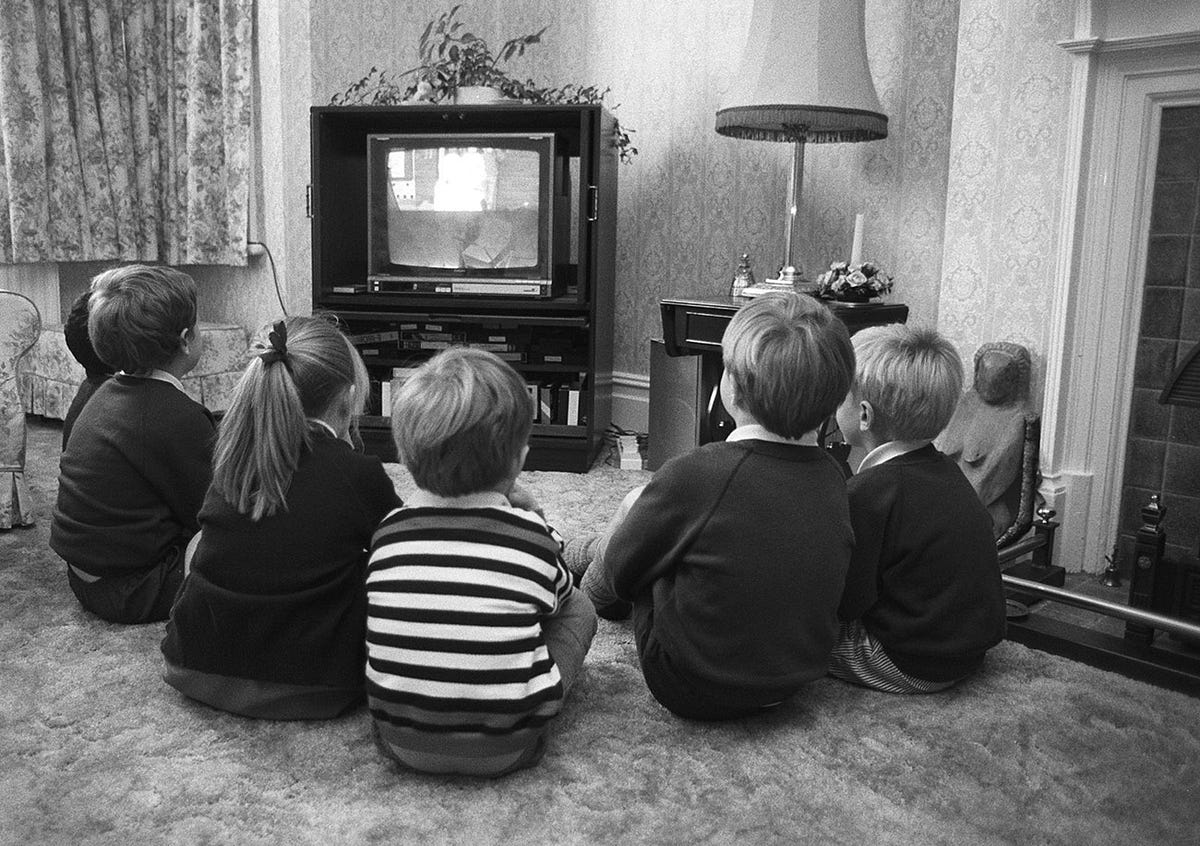 Juvenoia e a cultura de celebridades do Youtube | by YOUPIX | YOUPIX