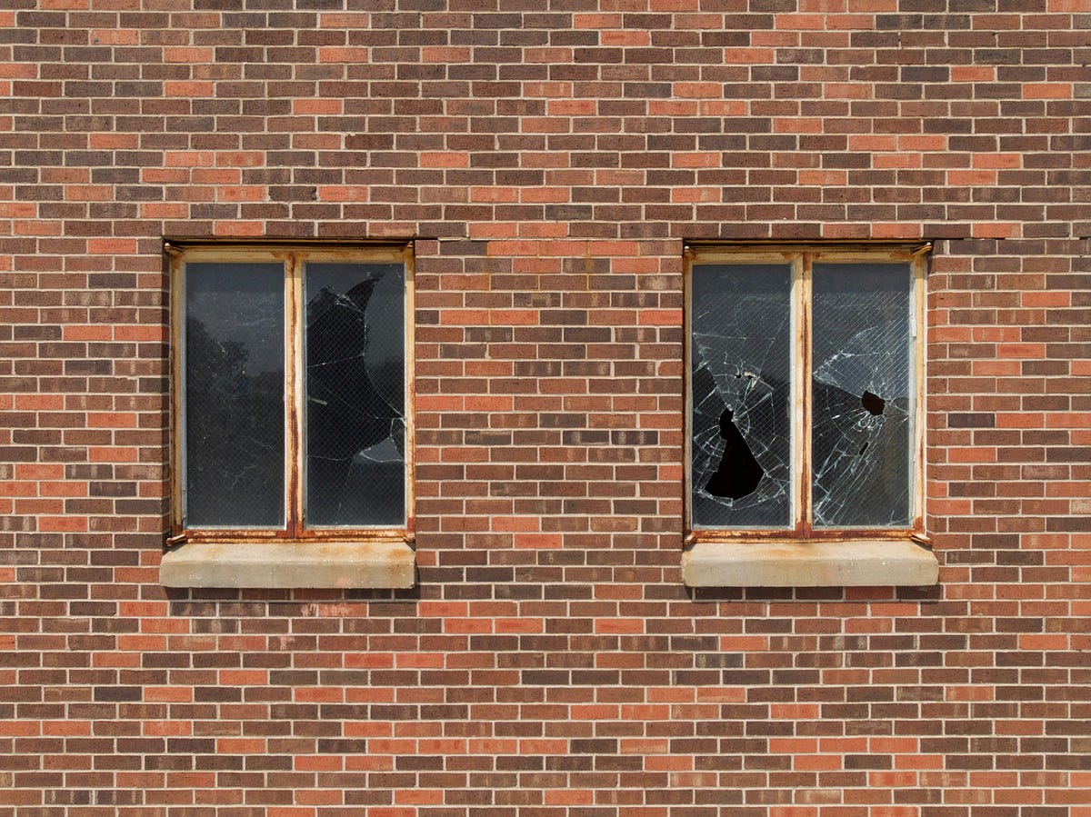 The Broken Windows Theory: How Smart Leaders Transform Workplace ...