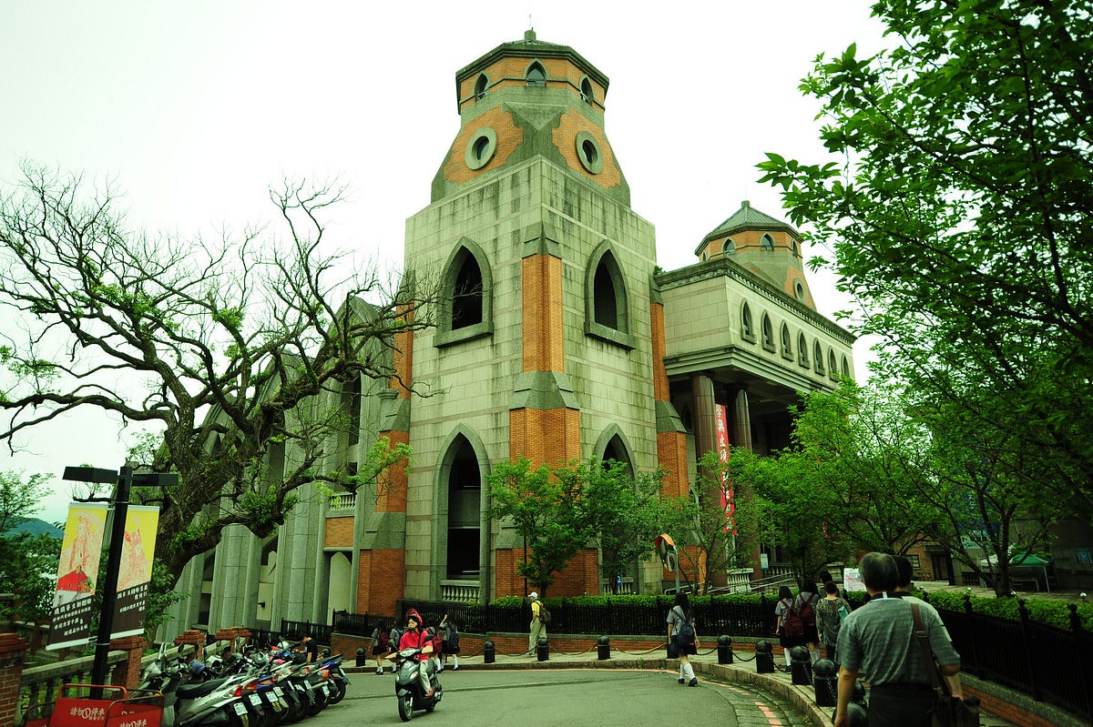 The Unique Buildings and Food at Tamsui, Taiwan | by OwlTing | Medium