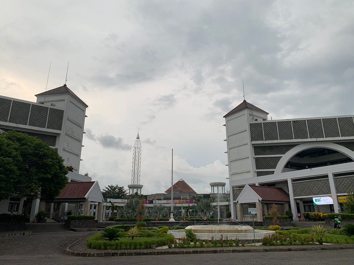 Inilah 6 Spot foto yang keren banget di kampus UMY! | by Ananta ...