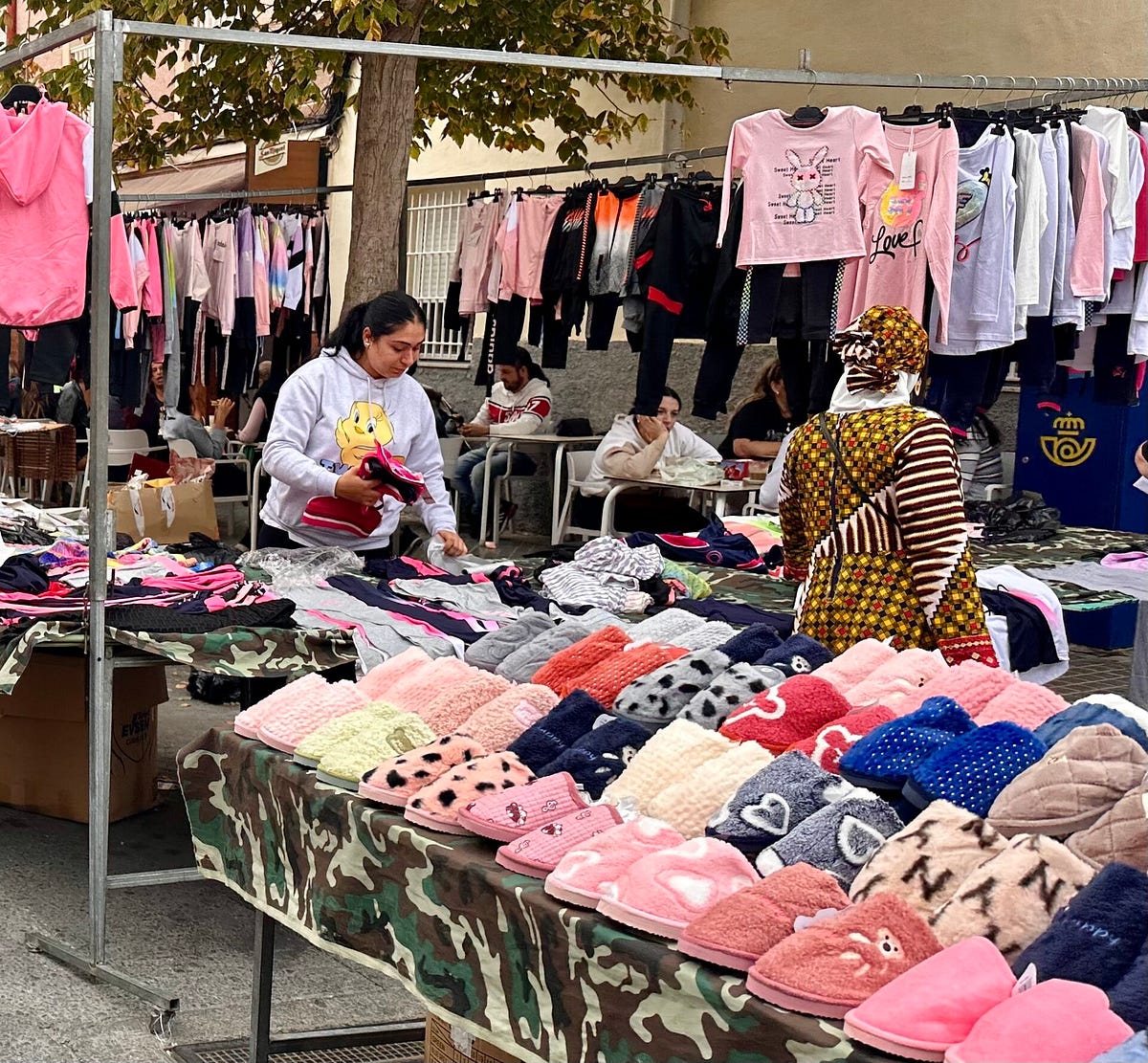 Mercadillo Plaza Madrid, Elche. Iphone 14Pro Max | by Valeria Aguilar ...