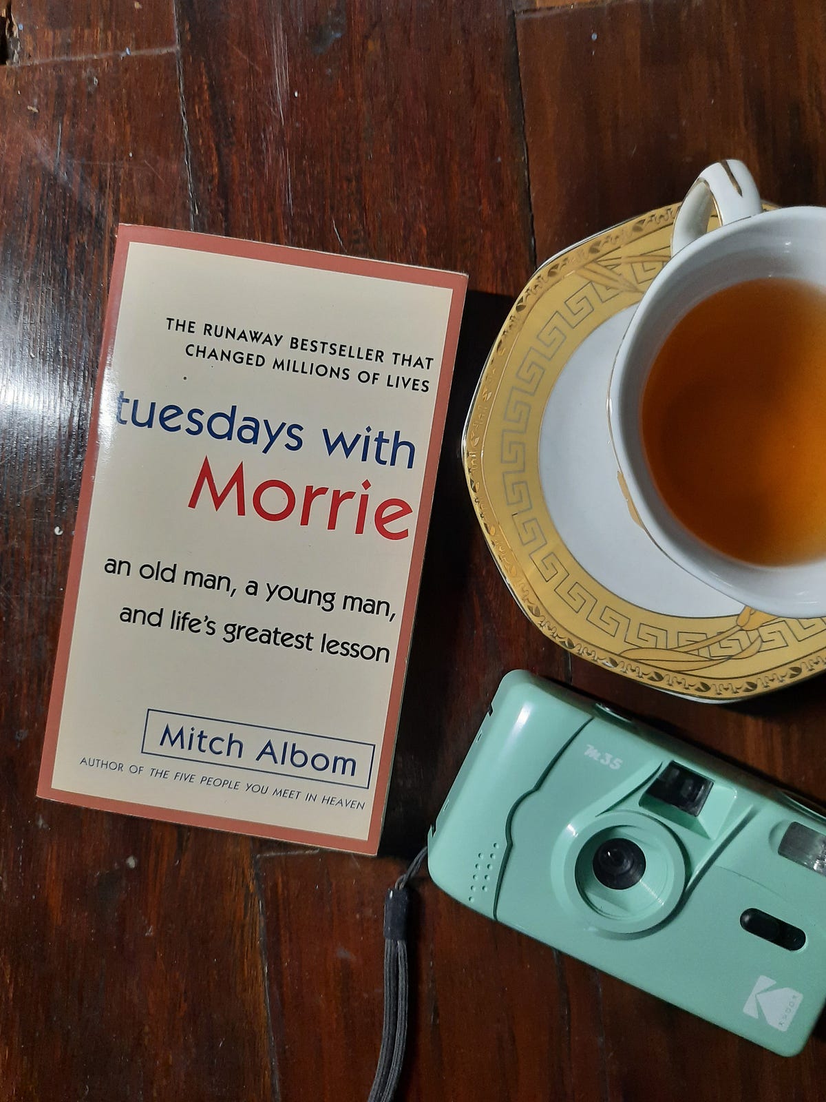 tuesdays with Morrie — Memaknai Sisa Hari | by A.F. Auzan | Medium
