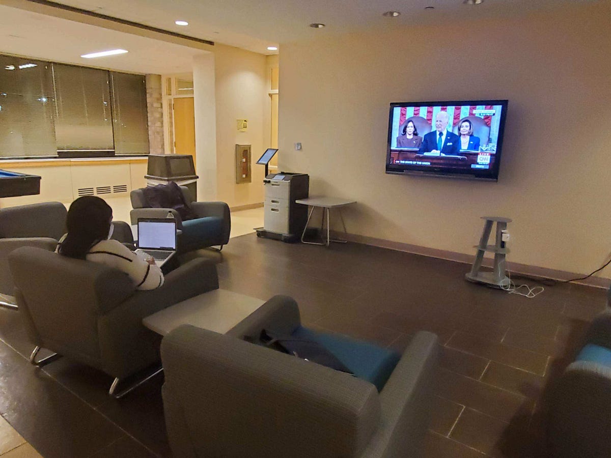 Two types of journalists covering the #SOTU - Ahjané Forbes - Medium