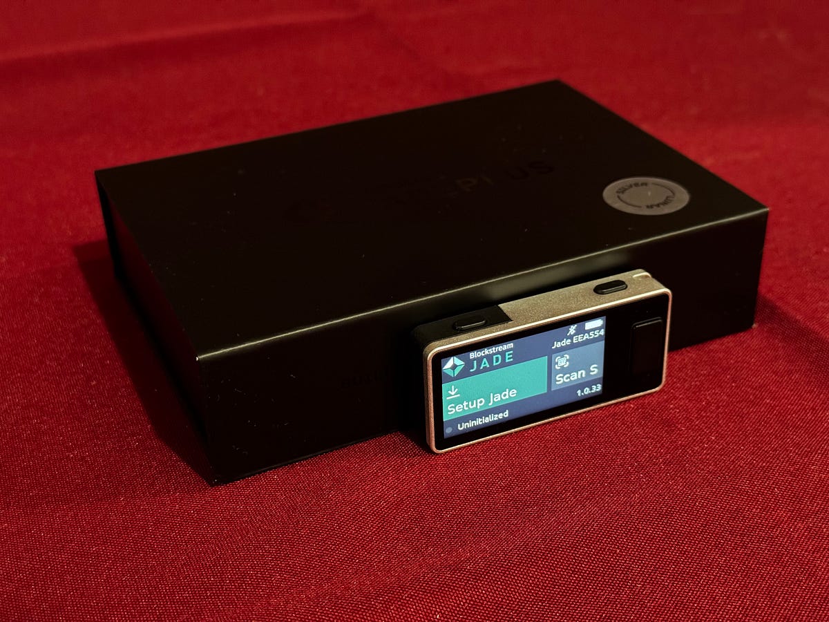 How the Jade Plus Redefines Bitcoin Self-Custody | by Juan Cienfuegos ...