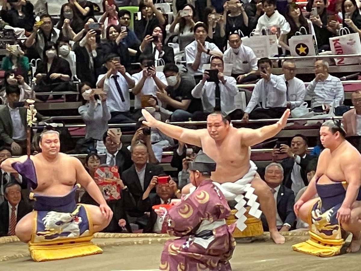 A Sumo Wrestling Champion’s Retirement Ceremony Built Around A HairCut ...
