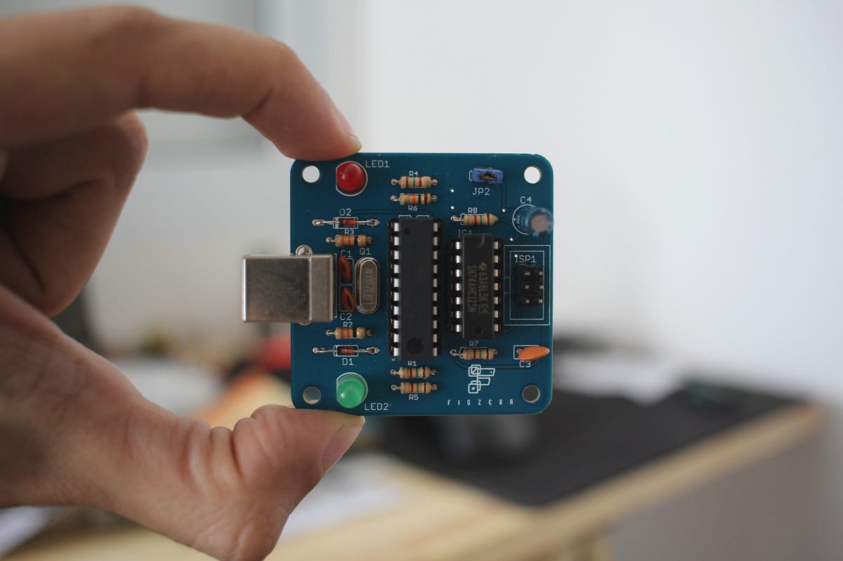 Programador de microcontrolador AVR USBTINYISP | by Andre Aureliano ...
