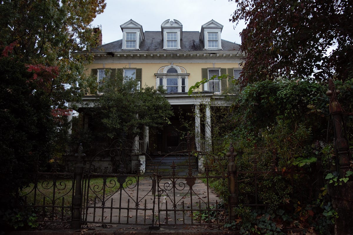 Truth or Myth: Lynchburg’s ghostly tails | by Kyra Thompson | Medium