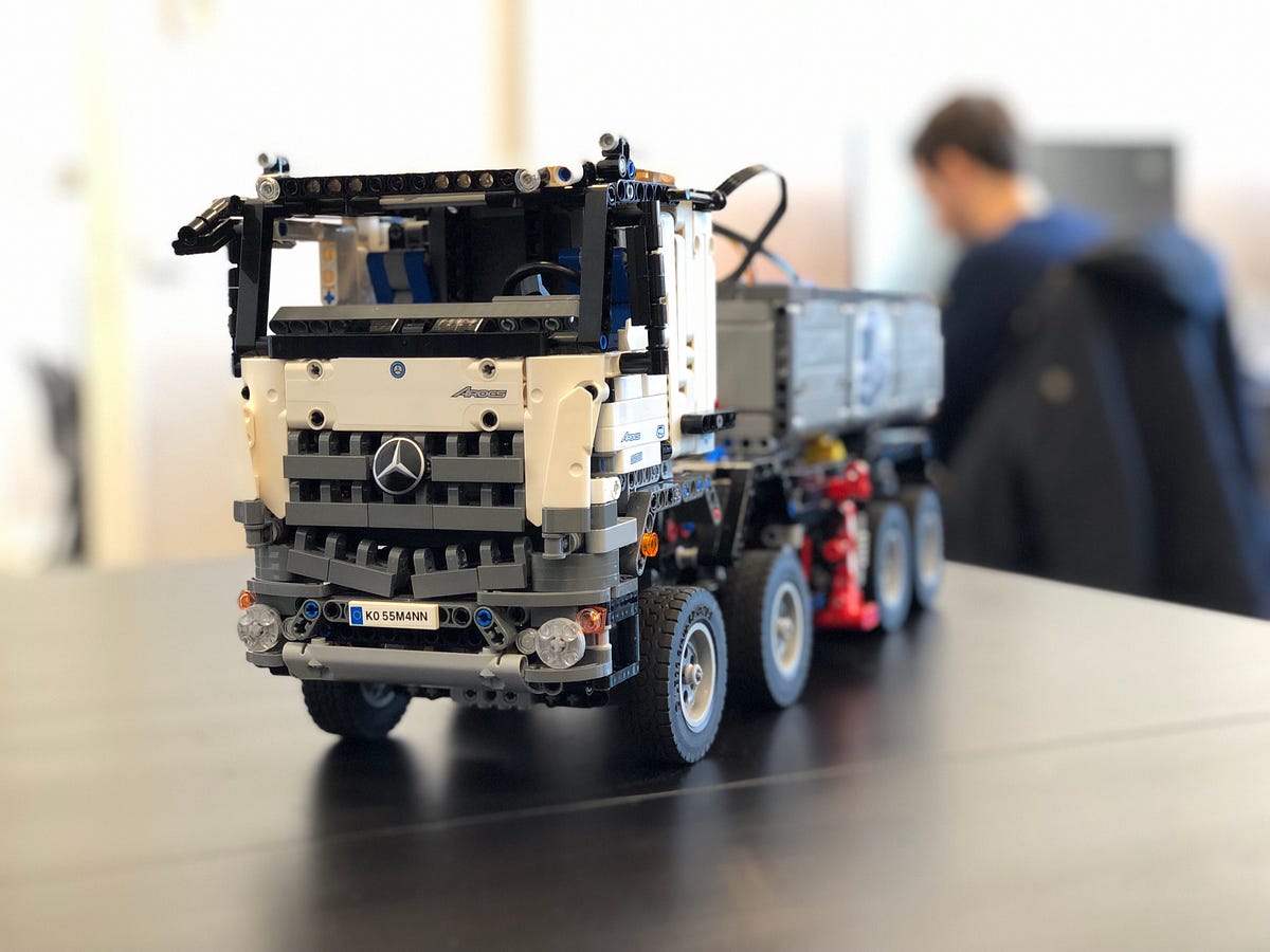 Build a Smart LEGO Truck using MQTT REST | tb.lx insider