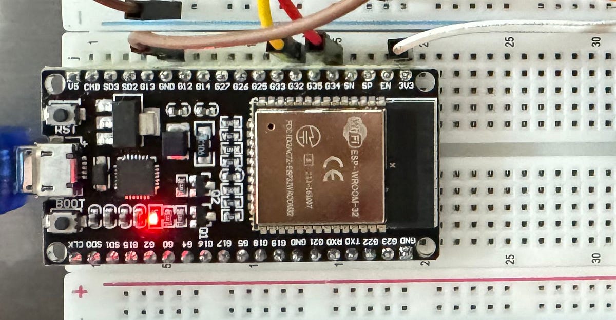[II2260 Sistem Embedded]-ESP 32 Project 1 : LED Blink | by Bihurin Salsabila | Medium