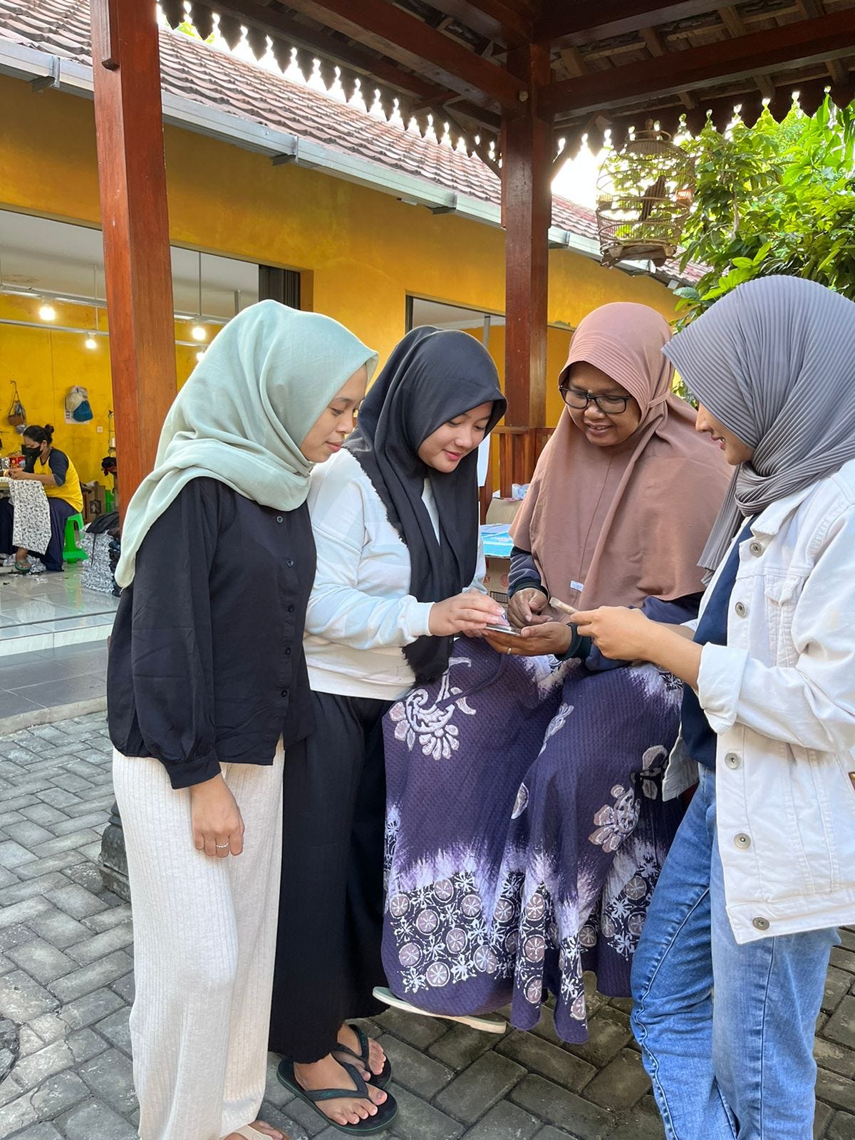 Mahasiswa UMY Bantu Terapkan Digital Marketing dan Fintech Pada UMKM ...