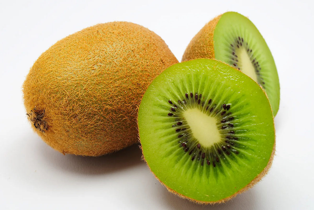 10 PROPIEDADES DEL KIWI QUE SON BENEFICIOSAS PARA NUESTRA SALUD - TITI - Medium