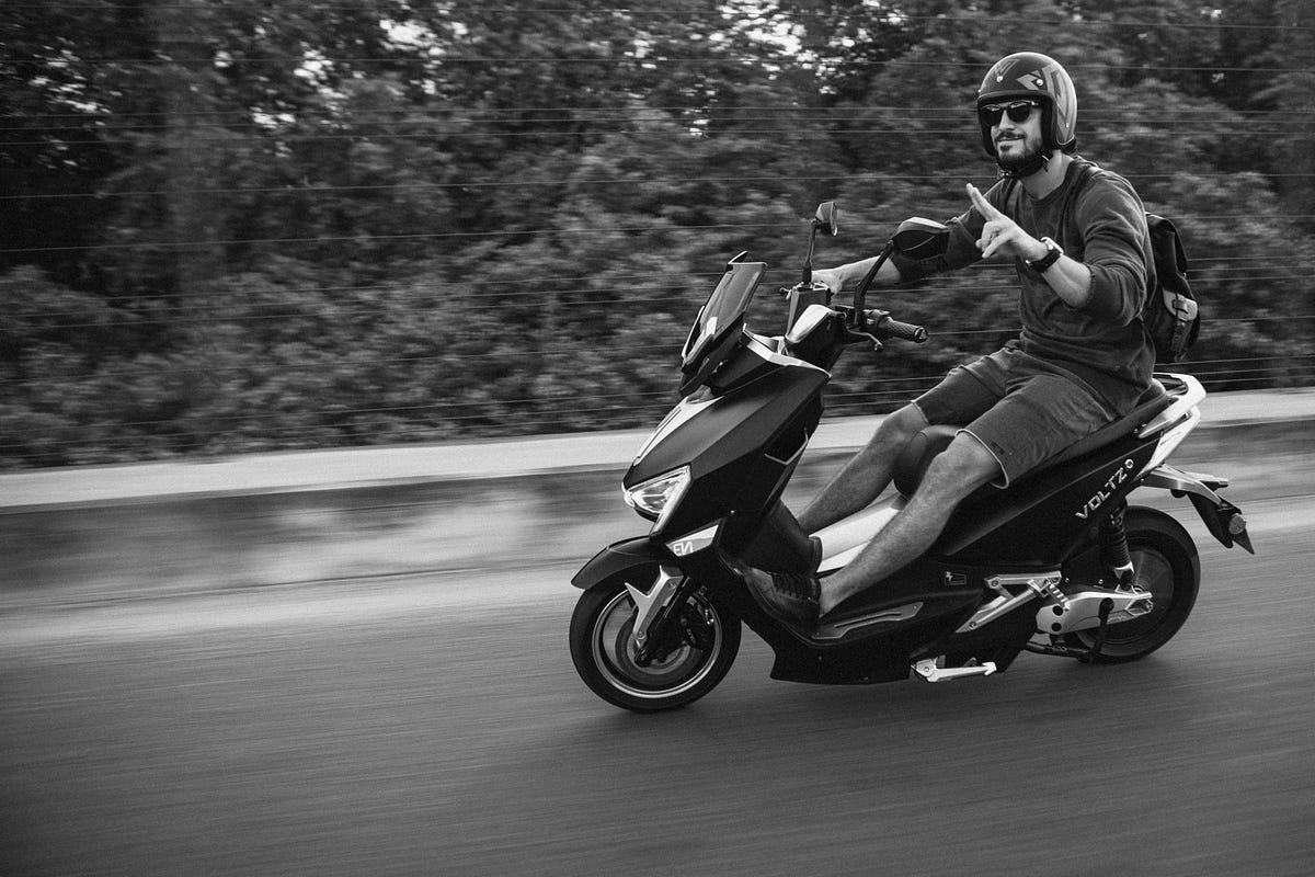 Mobilidade também é economia. A busca por tornar a prática do consumo… | by Voltz Motors | Voltz ...