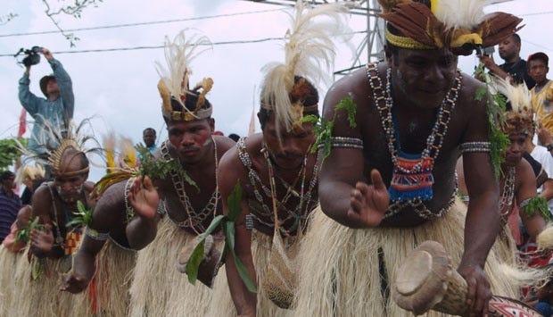 Tari Malemang, Riau. Tari Melemang — Indonesia adalah negara… | by ...