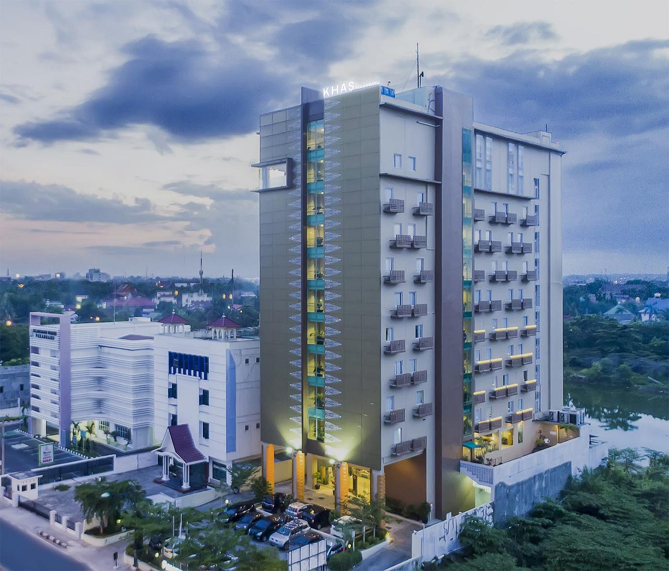Review Bella Hotel Surabaya: Hotel Terbaik Dekat Tunjungan Plaza ...