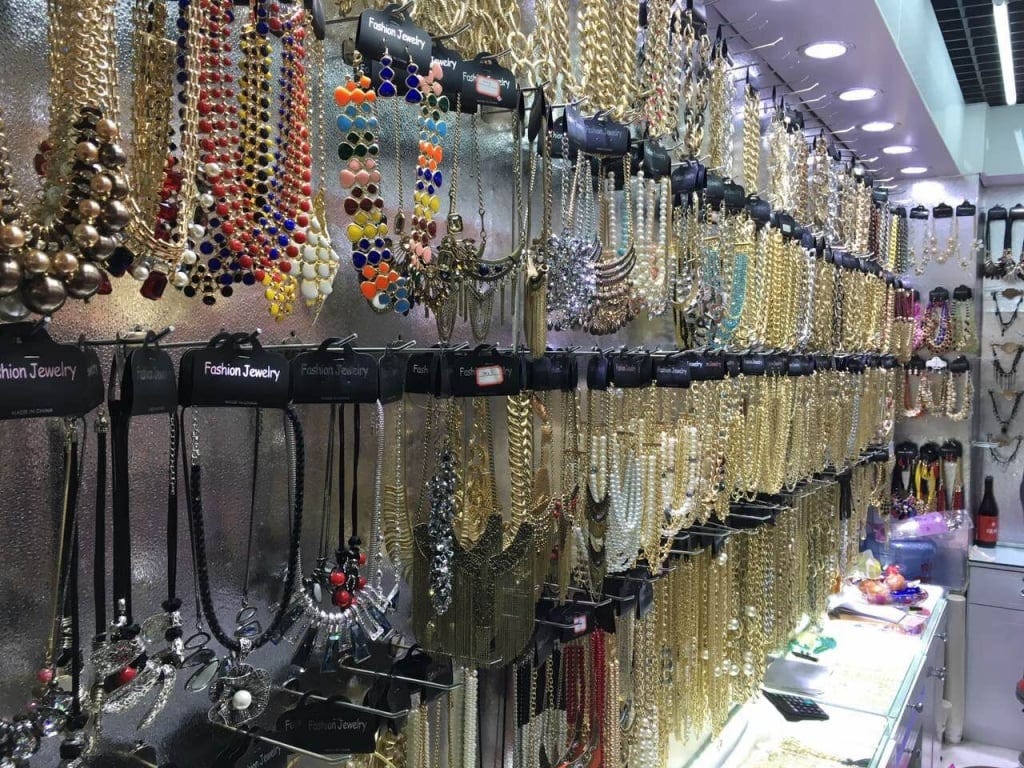 Fashion jewelry vendors store