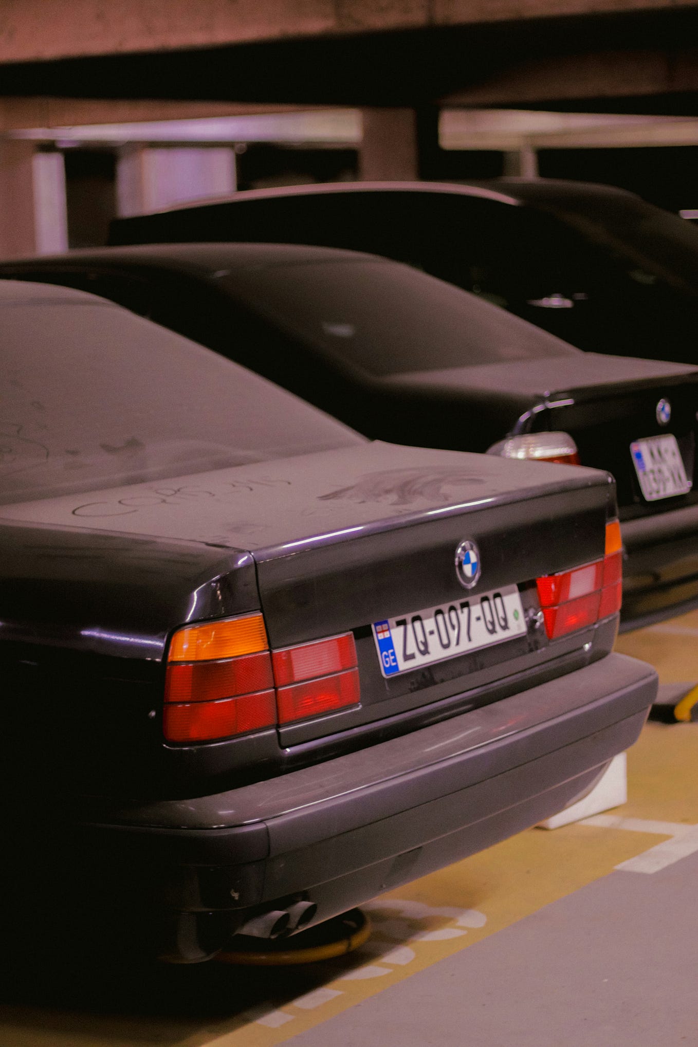 Revealing the Secrets: BMW E31. A couple of models hang out in the rich ...