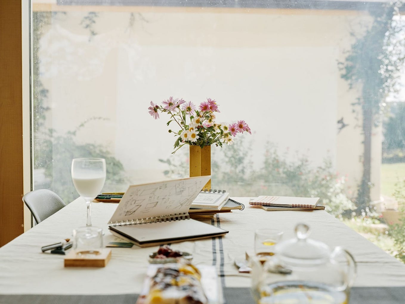 How Airbnb Achieved Metric Consistency at Scale | by Robert Chang | The ...