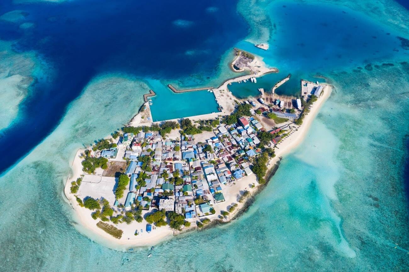 Exploring Paradise: A Guide to the Stunning Beaches of the Maldives ...
