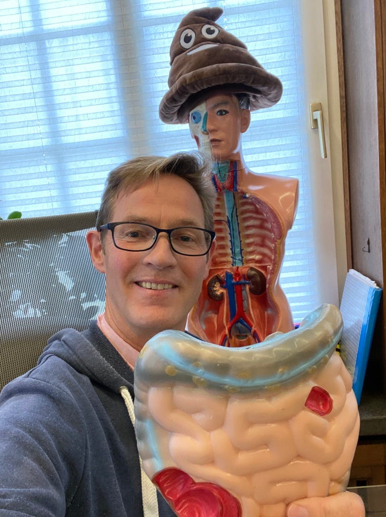 Tee trinken bei Bauchschmerzen!. Mein Name ist Henning Pless und ich bin… | by Henning Pless ...