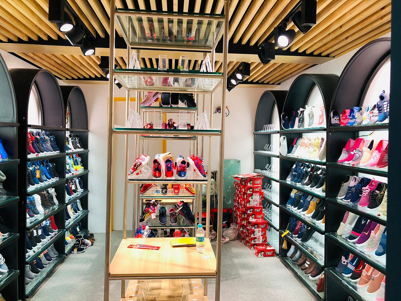 Which LED Lights is Best for Office? | by Claro Lights | Medium