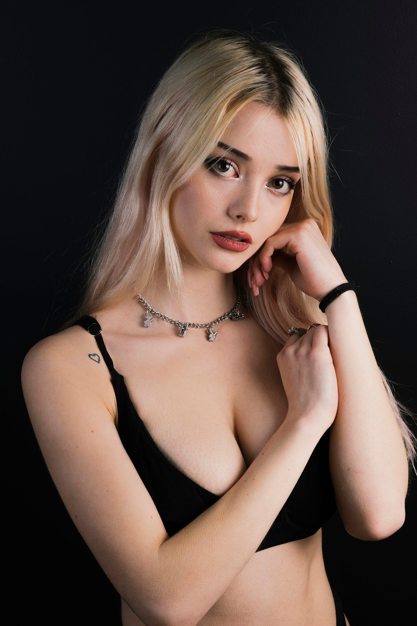 ️ Why AI Feels Safer Than Dating Real People Now | by Shunyo Osho | Jun, 2025 | Medium