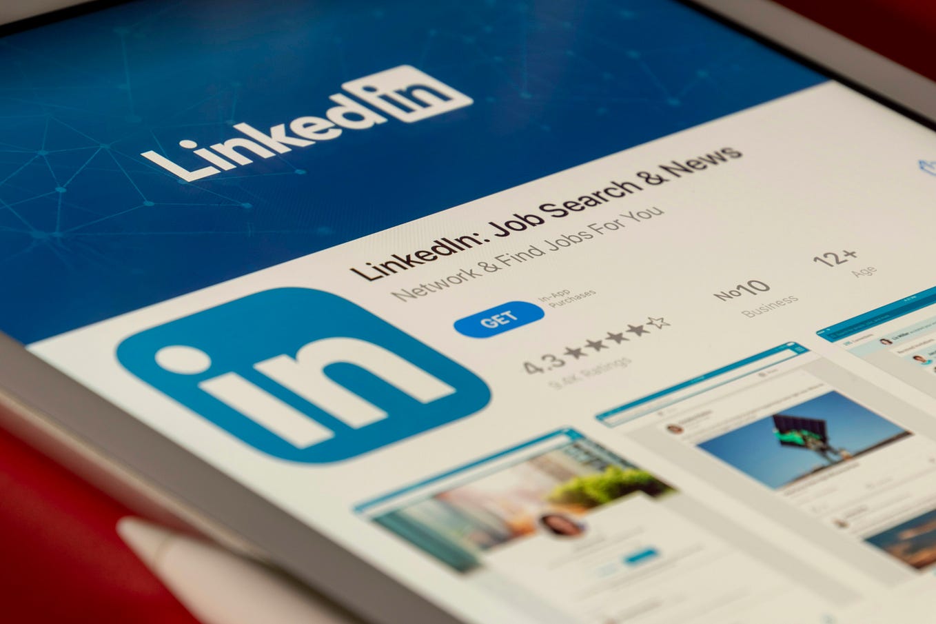 How to Add Portfolio to Your LinkedIn & Show Your Work — Expandi | by Veer | Medium