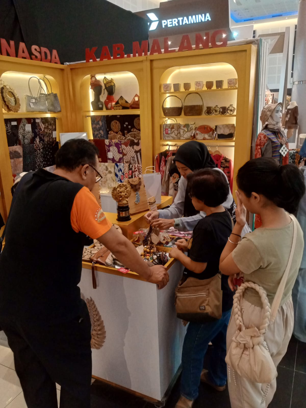 The Art of Metalsmithing: Jewelry Making with Perseverance | by ...