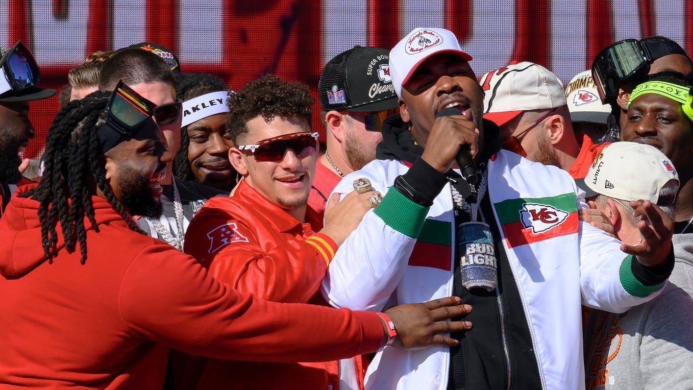 The Spectacle of Style: Kansas City Chiefs’ Patrick Mahomes Super Bowl ...