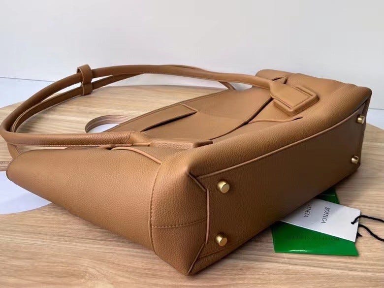 How Can You Pick A Handbag For Everyday Use? | by Spotted Bags | Medium