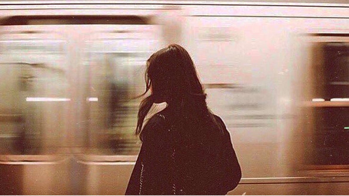 Julia Jacklin’s “Less of a Stranger” Analysis: The Mirroring Stage | by Manuela Rivas | Medium