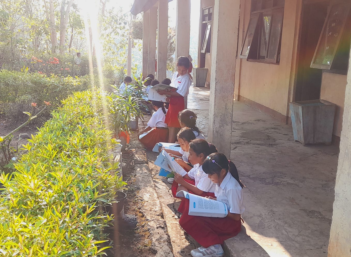 Menjadi Guru yang Lebih | by Erik Jumpar | Aug, 2024 | Medium