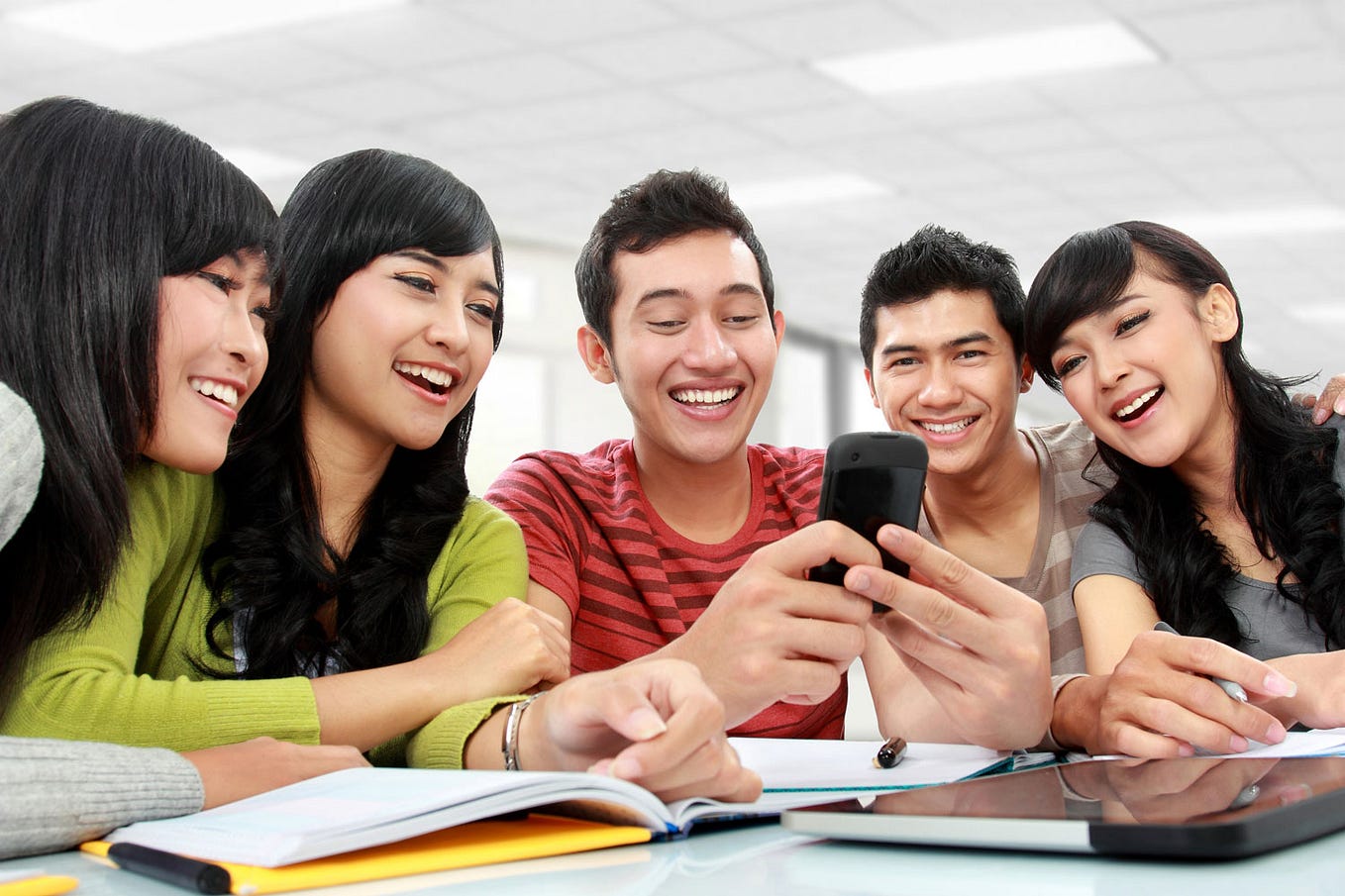 How Has The Internet Changed The Way We Learn? | by Ayana Lage ...