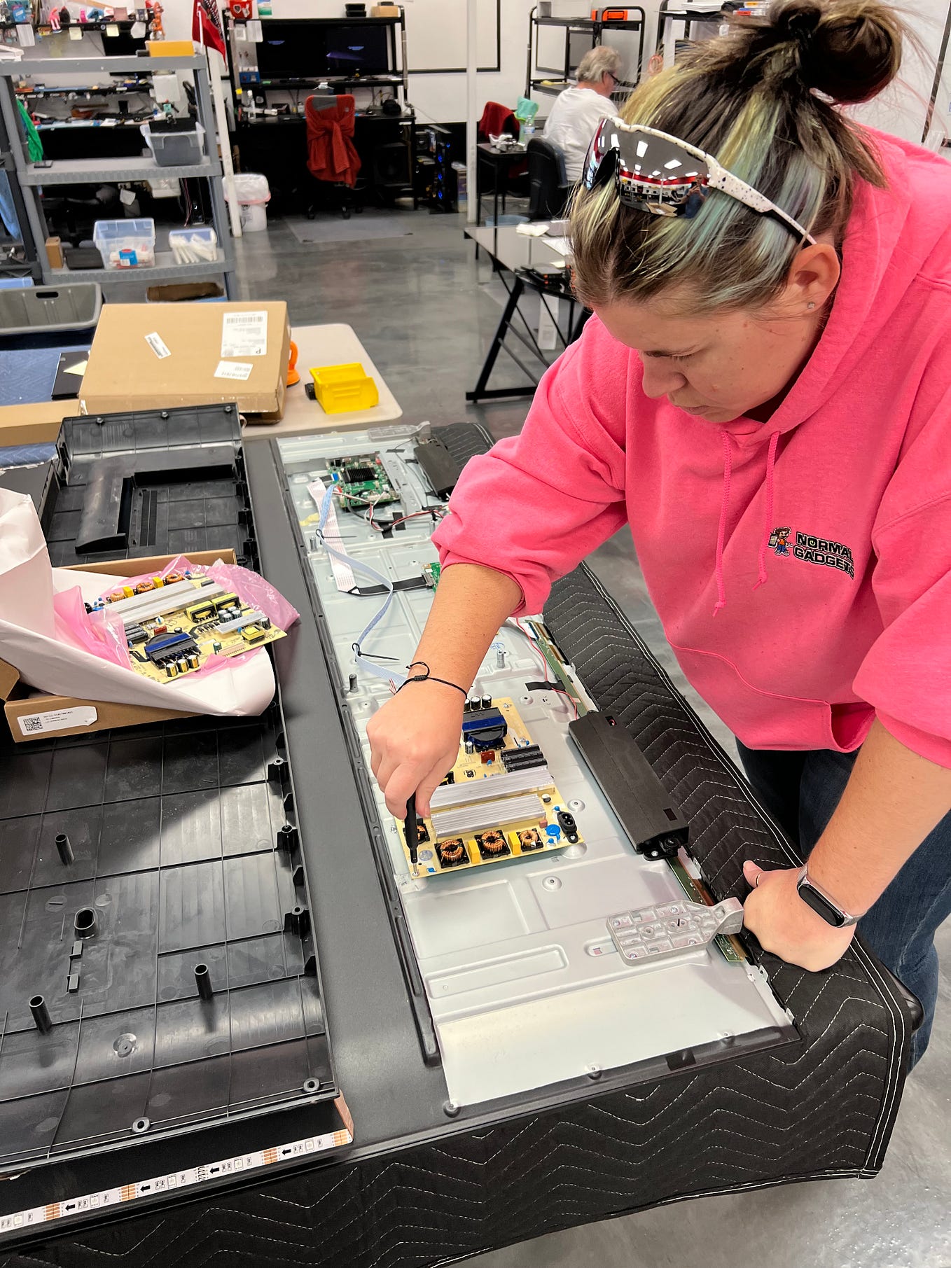 THE BENEFITS OF RECYCLING ELECTRONICS, REPAIR AND REUSE | by Normal ...