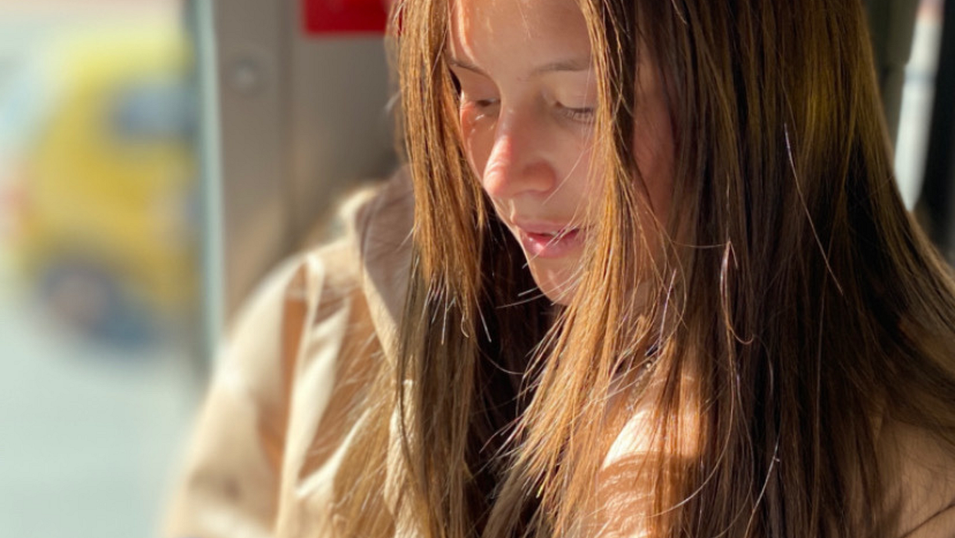 Explorando la felicidad a traves de la docuserie ‘Blue Lizard Effect’ | by Storysfeed | Jun ...