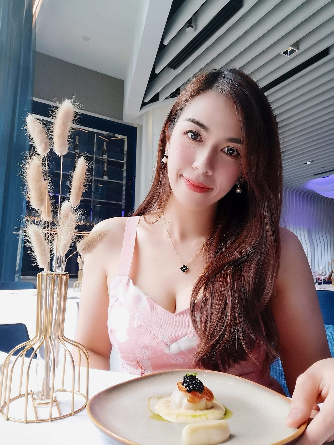 SINGAPORE SUGAR MUMMY - Singapore sugar mummy - Medium