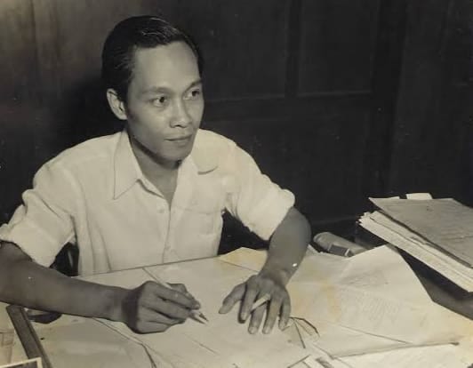 Dia Bekerja, Saya Membaca. Sebutlah ini prosa puisi. | by Bayu Putra | Medium