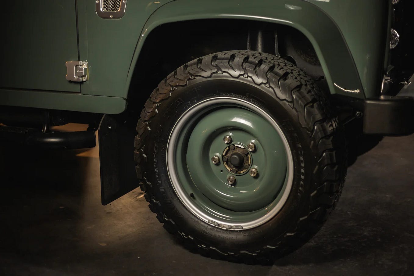 UPGRADING YOUR VINTAGE LAND ROVER DEFENDER: A DEEP DIVE INTO LS3 ENGINE ...