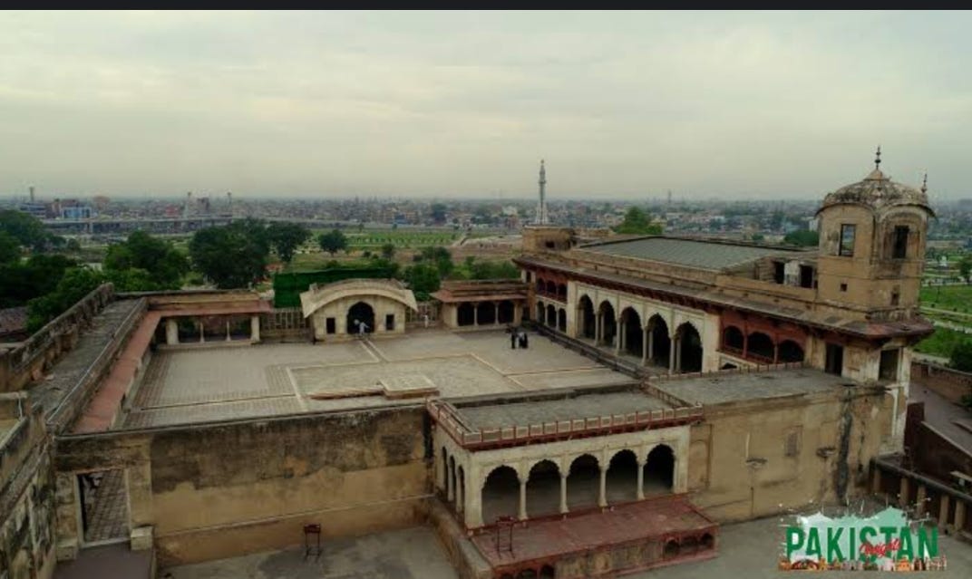 Minar-e-Pakistan: A Symbol of Pakistan’s Ideological Foundation | by ...