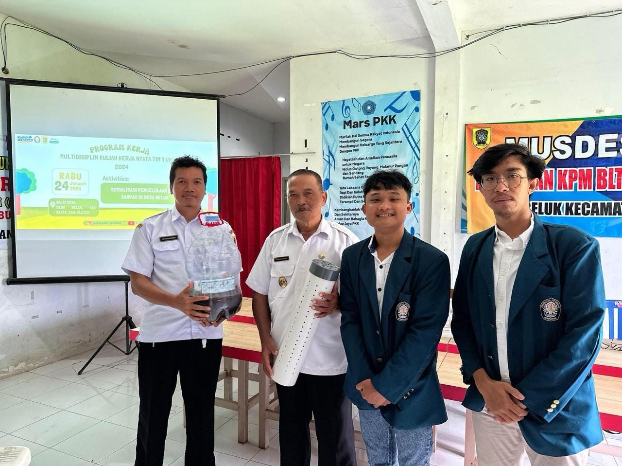 Kelola Sampah Sejak Dini: Mahasiswa KKN Tim I UNDIP Tahun 2023/2024 Edukasi Pemilahan Sampah ...