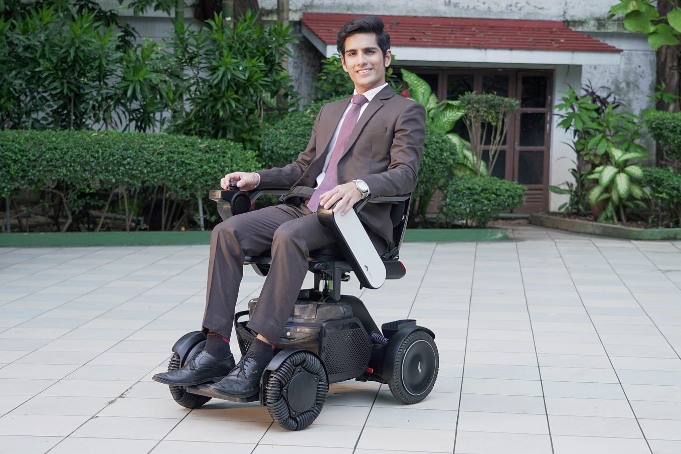 Ashish Vidyarthi joins hands with WHILL to transform India’s personal mobility vehicle landscape ...