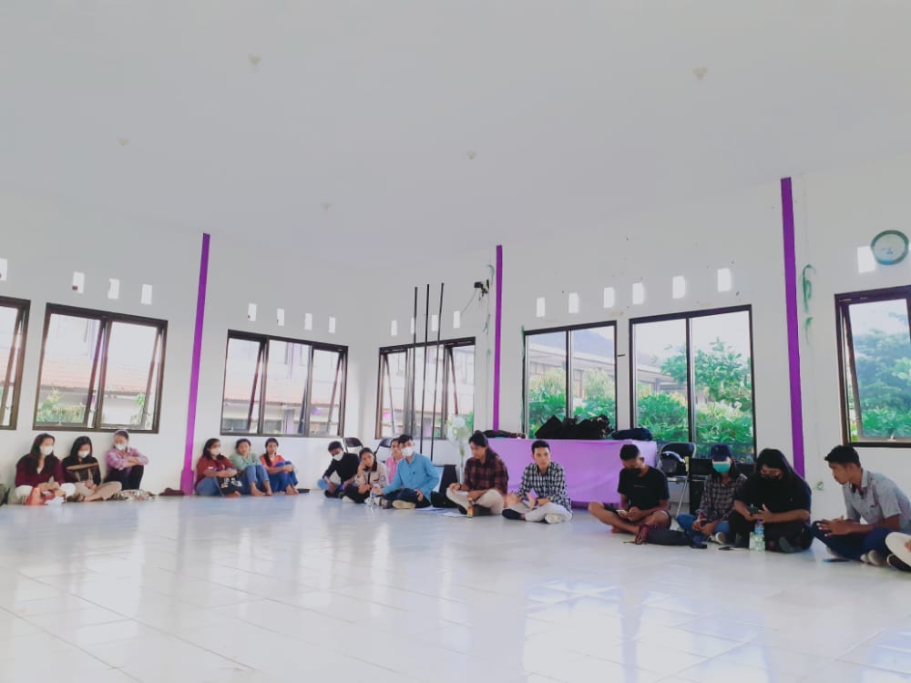 Perbedaan Dasar Pemikiran Plato dan Aristoteles | by C. Yogi Flastio, S ...